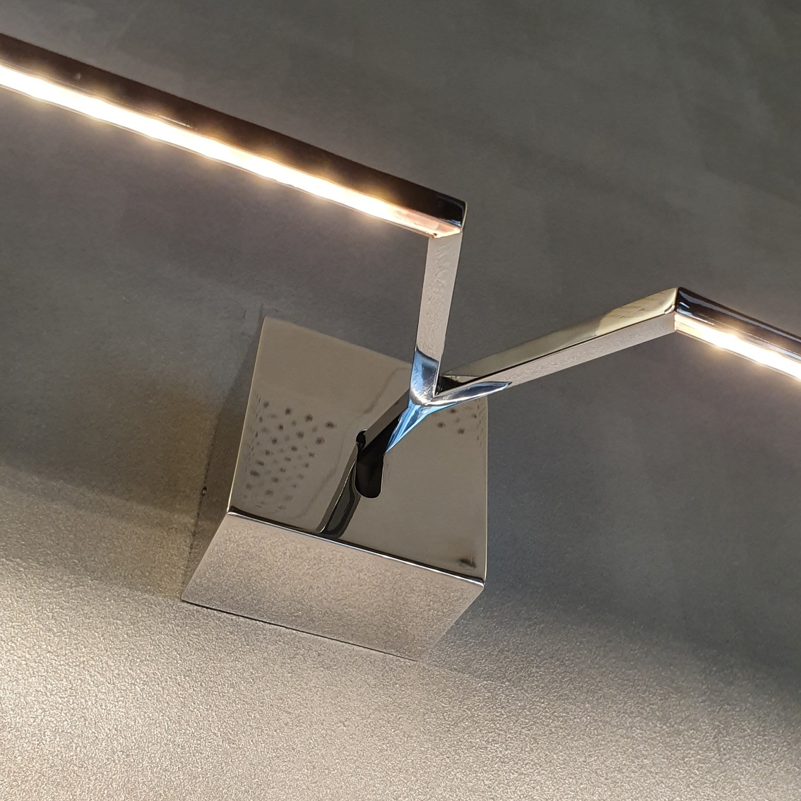 Icone Luce Ypsilon 50 cm LED-Wand- und Bilderleuchte verstellbar, chrome